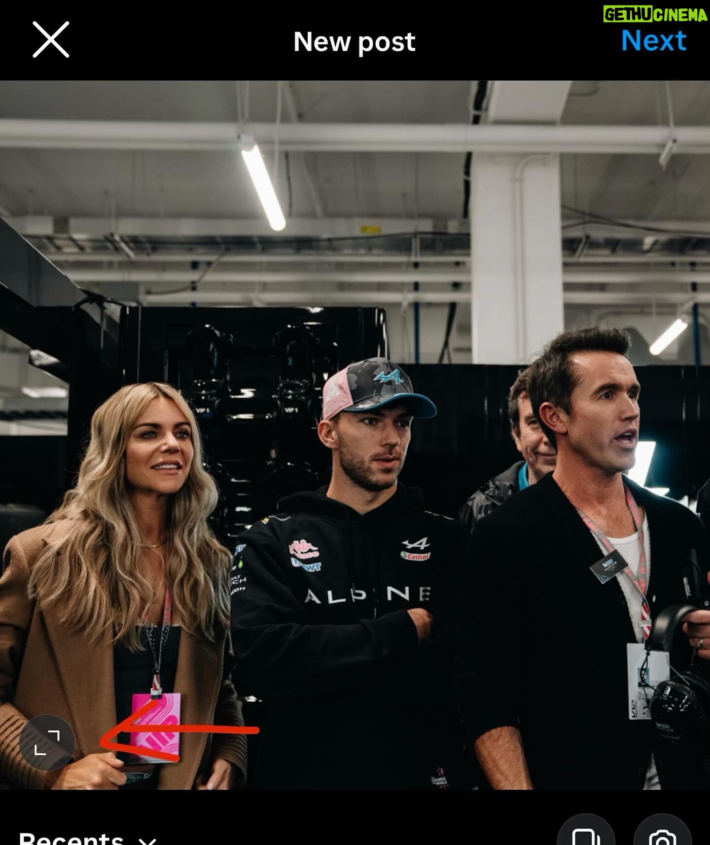 Kaitlin Olson Instagram – Right, right…and me: “I’m in this photo too ...