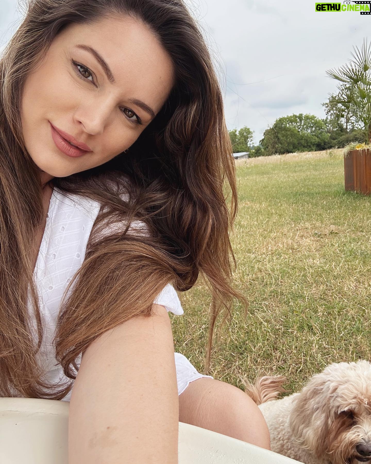 Actress Kelly Brook HD Instagram Photos and Wallpapers December 2023 ...