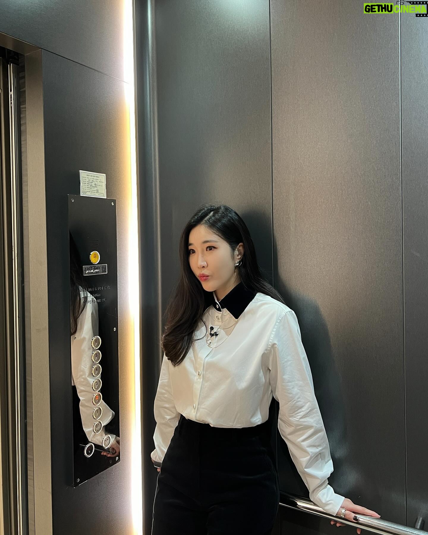 Actress Lee Hae-ri HD Instagram Photos and Wallpapers January 2024 ...
