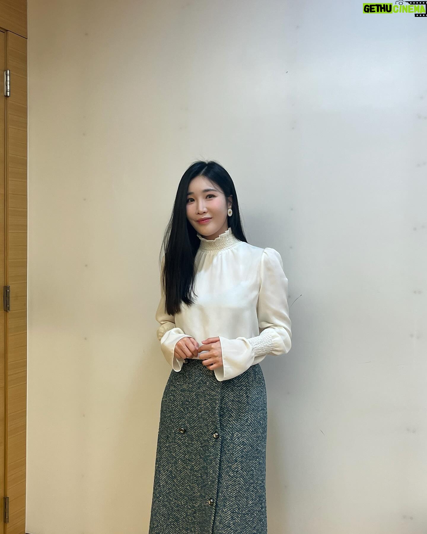 Lee Hae-ri Instagram – 노래 훔치러 갔다가 호되게 당하고 온 날~~ | Gethu Cinema