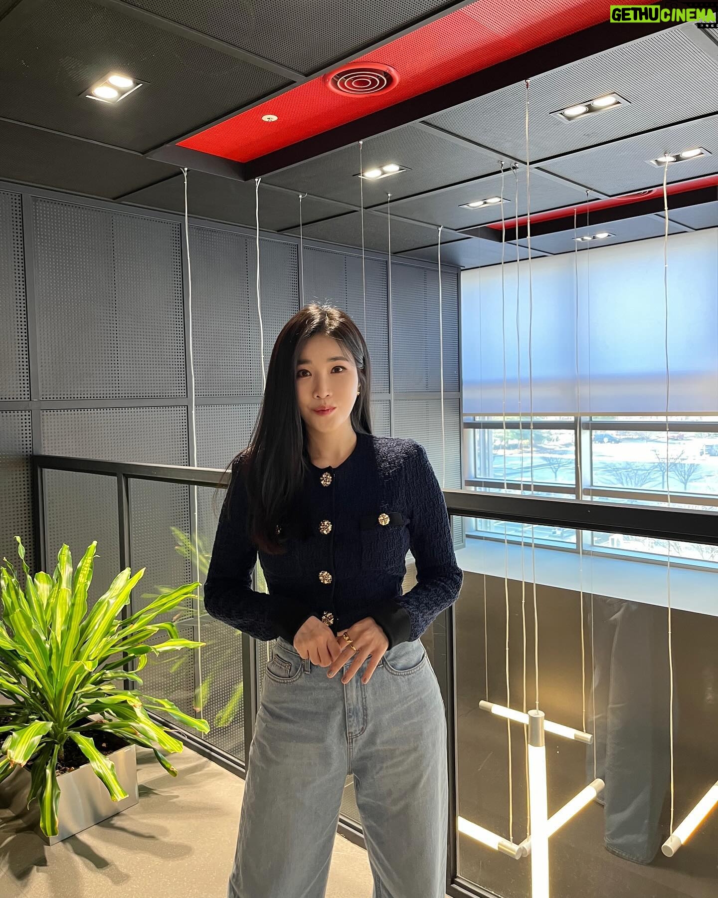Lee Hae-ri Instagram – 눈 길 조심 운전 조심 빙판 길 주머니에서 손 빼고 걷기!!!!!! | Gethu Cinema