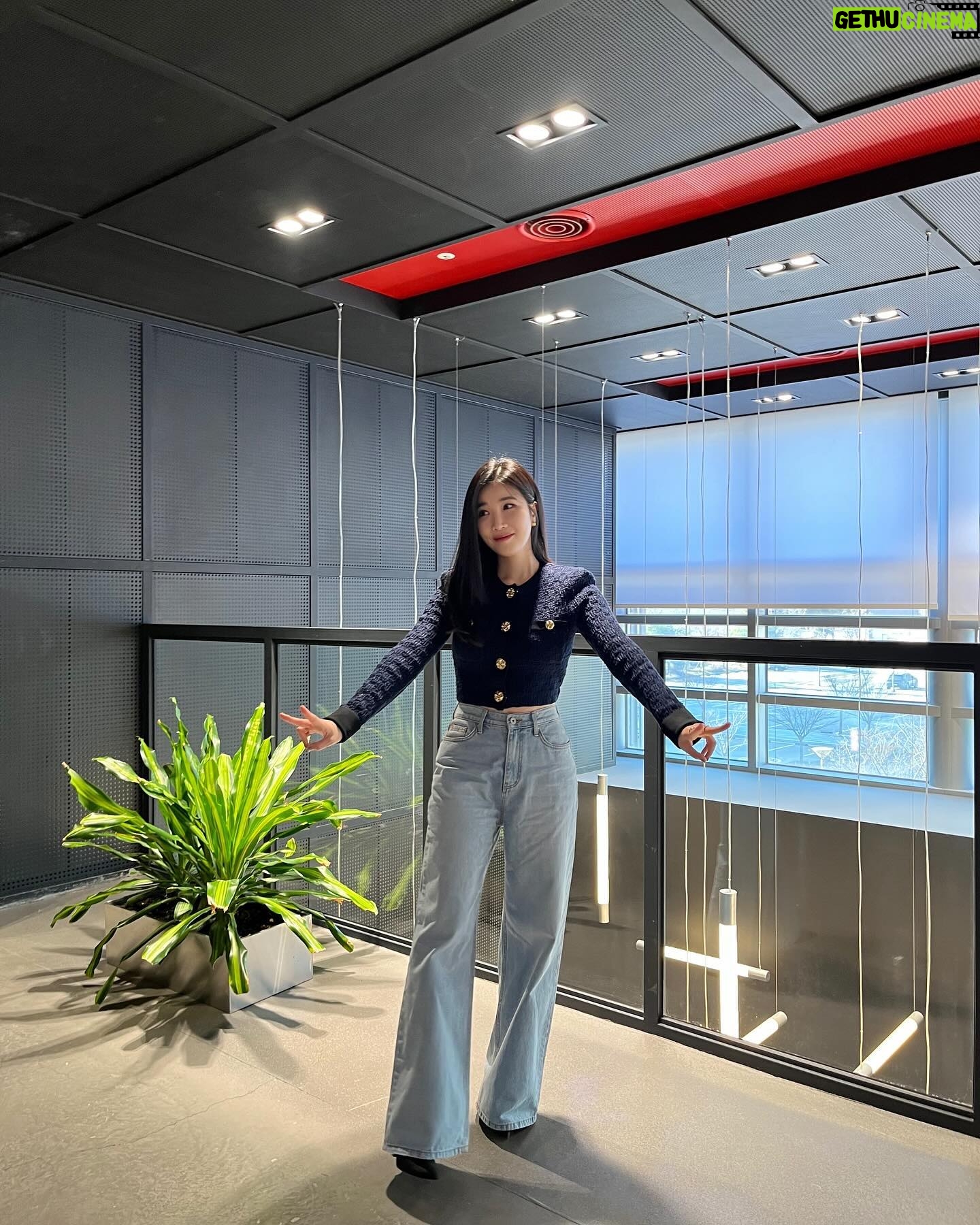 Lee Hae-ri Instagram – 눈 길 조심 운전 조심 빙판 길 주머니에서 손 빼고 걷기!!!!!! | Gethu Cinema