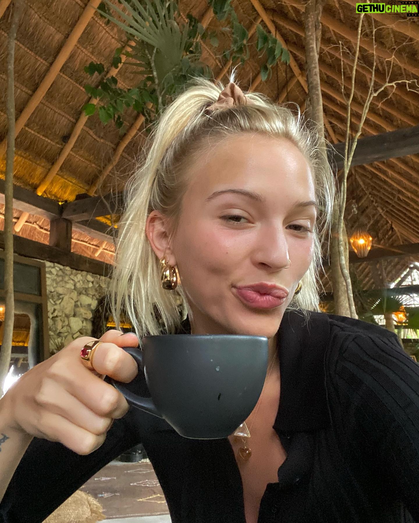 Lennon Stella Instagram – happy new year what!!! | Gethu Cinema