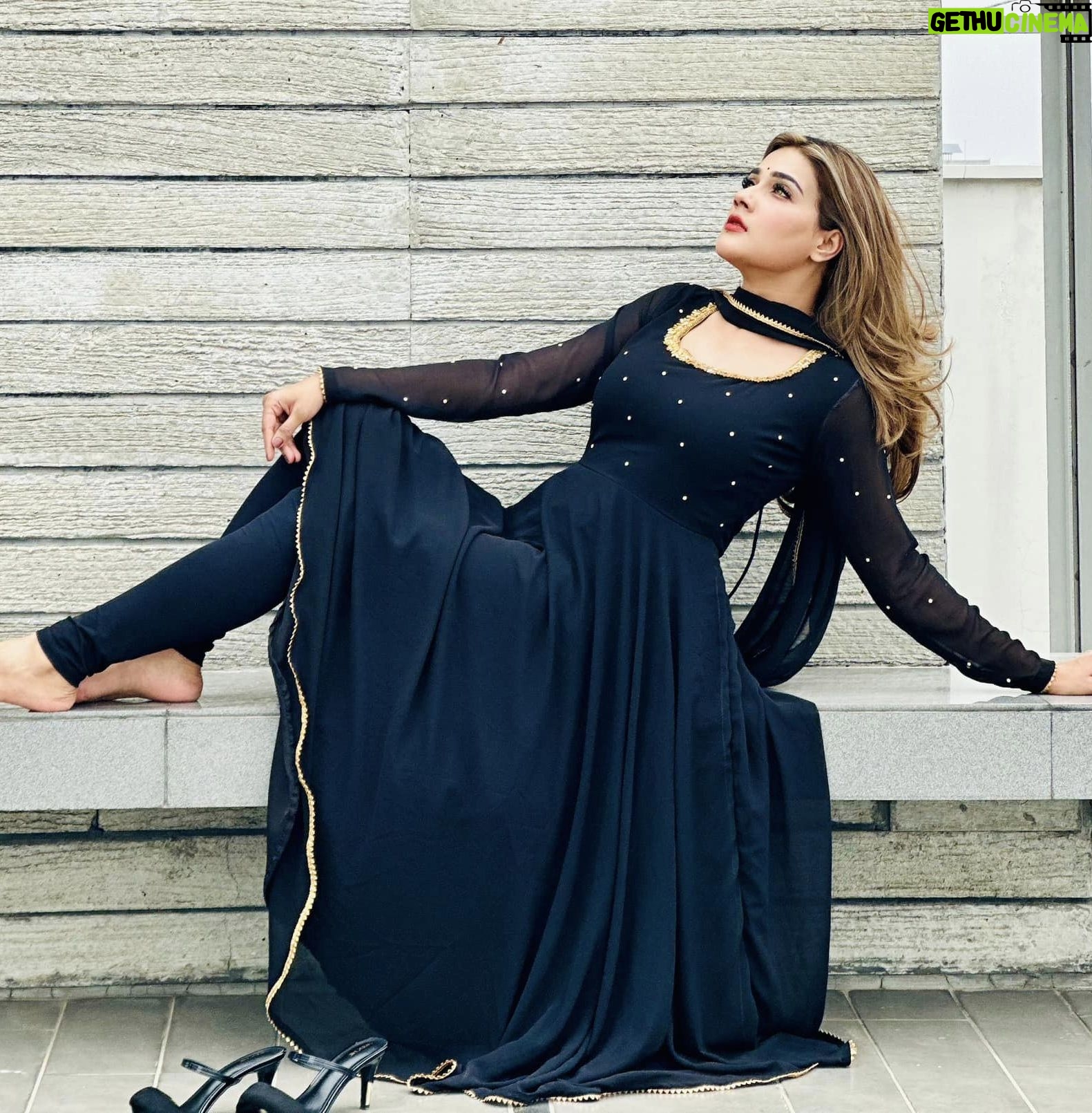 Mahiya Mahi Instagram – Outfit- @alainah.couture | Gethu Cinema