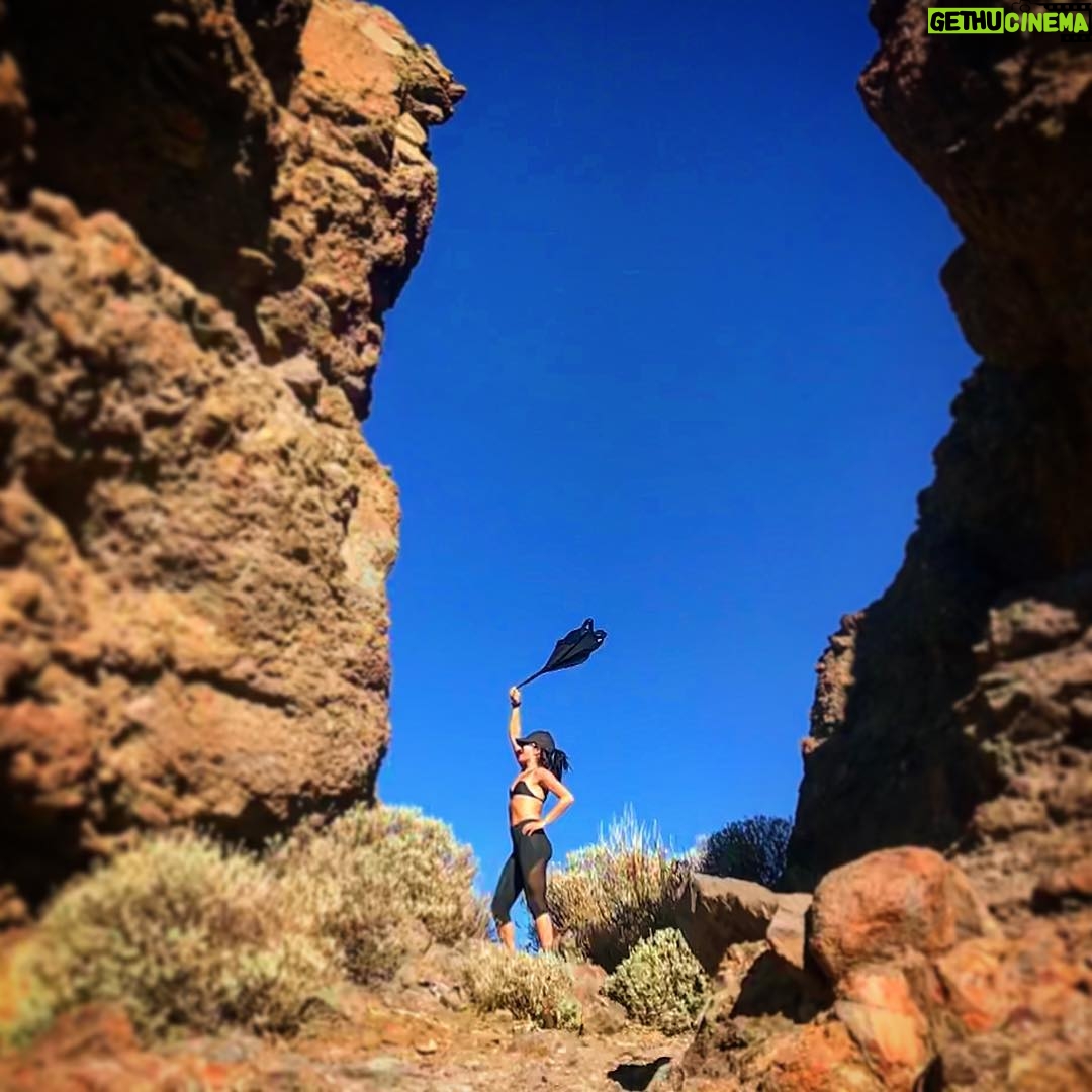 Marie Avgeropoulos Instagram – Mary Poppins fail . | Gethu Cinema