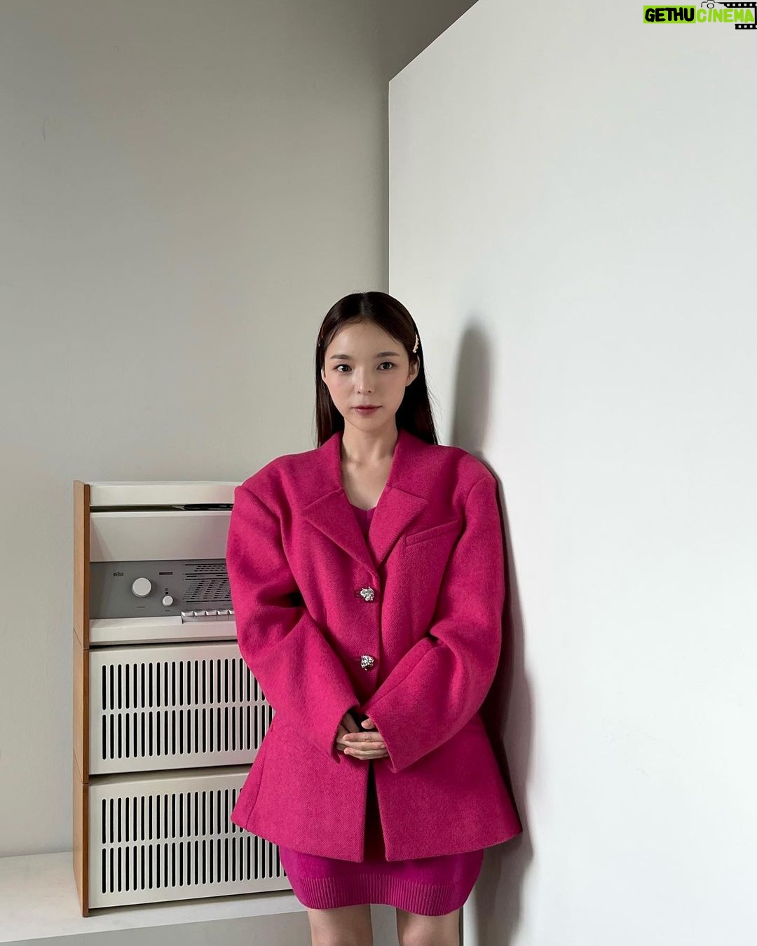 Park Jin-joo Instagram – 👛💕왓츠인마이백💕👛 | Gethu Cinema