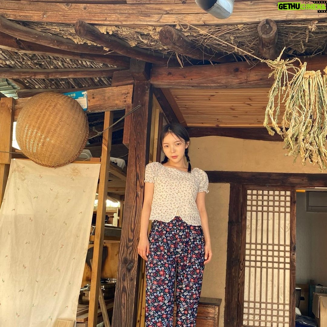 Park Jin-joo Instagram – 친차 오랜만이여요🤍 | Gethu Cinema