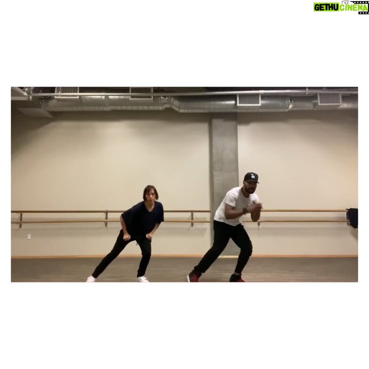 Rashida Jones Instagram – Dancing thru my birthday month like | Gethu ...