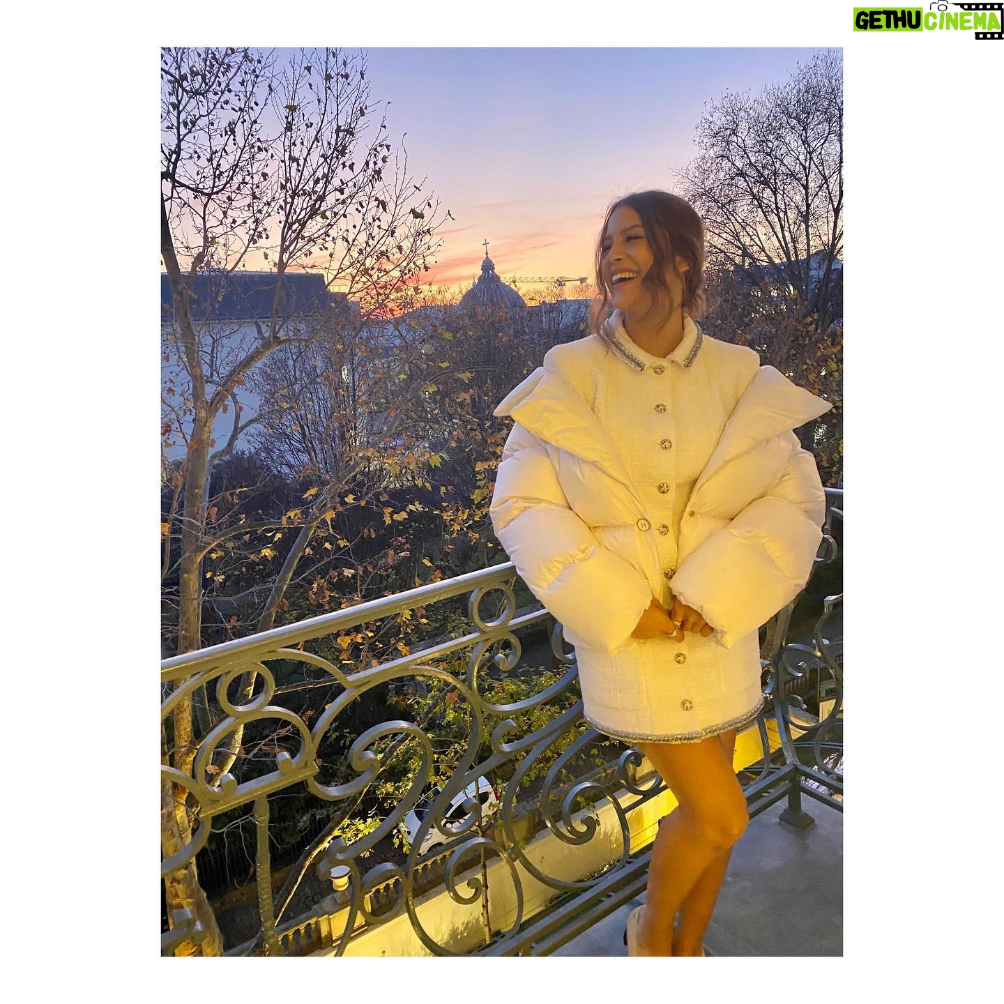 Rashida Jones Instagram – Happy Birthday to my baby sister ...