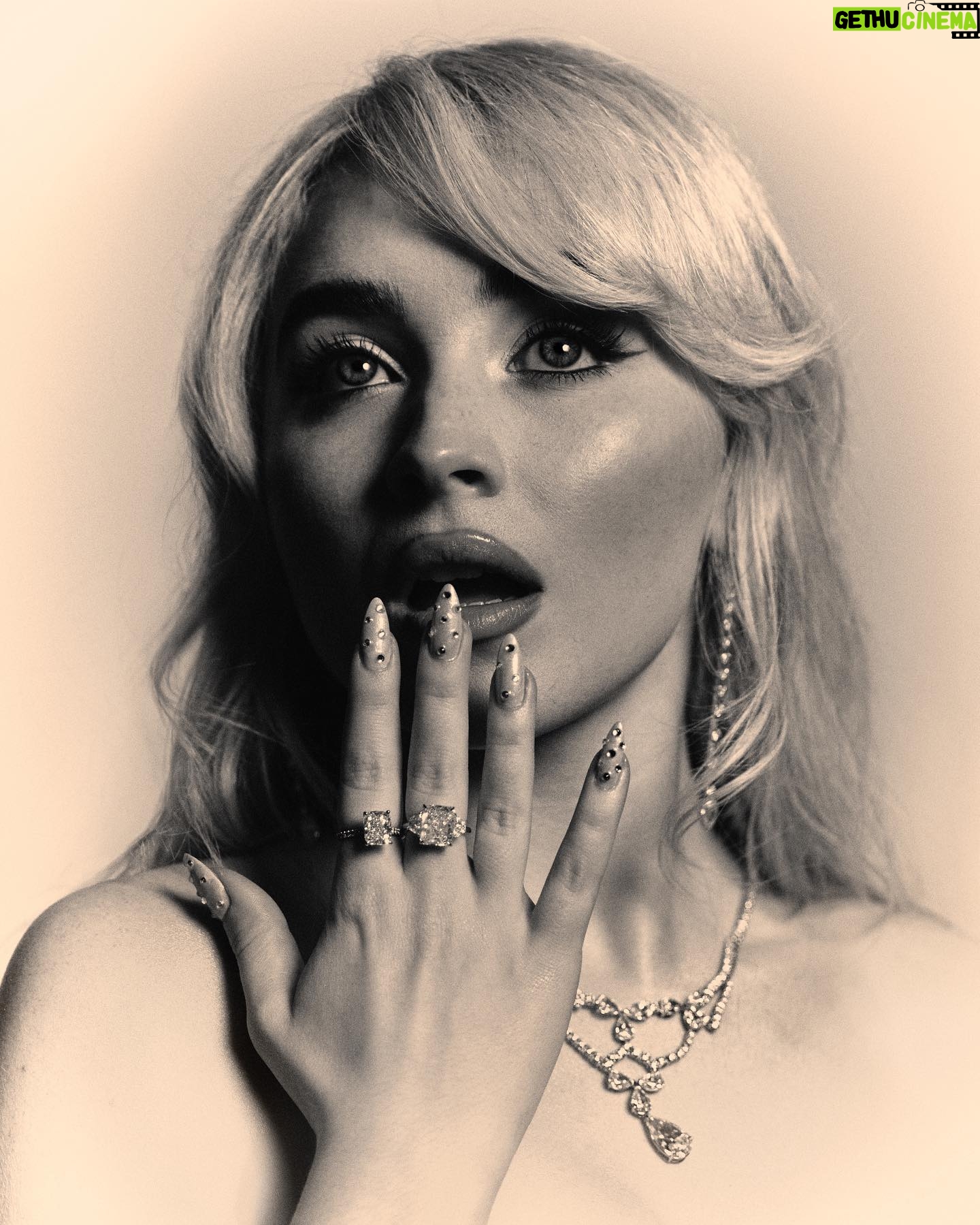 Sabrina Carpenter Instagram – The Garden of Time by J.G. Ballard 1962 ...