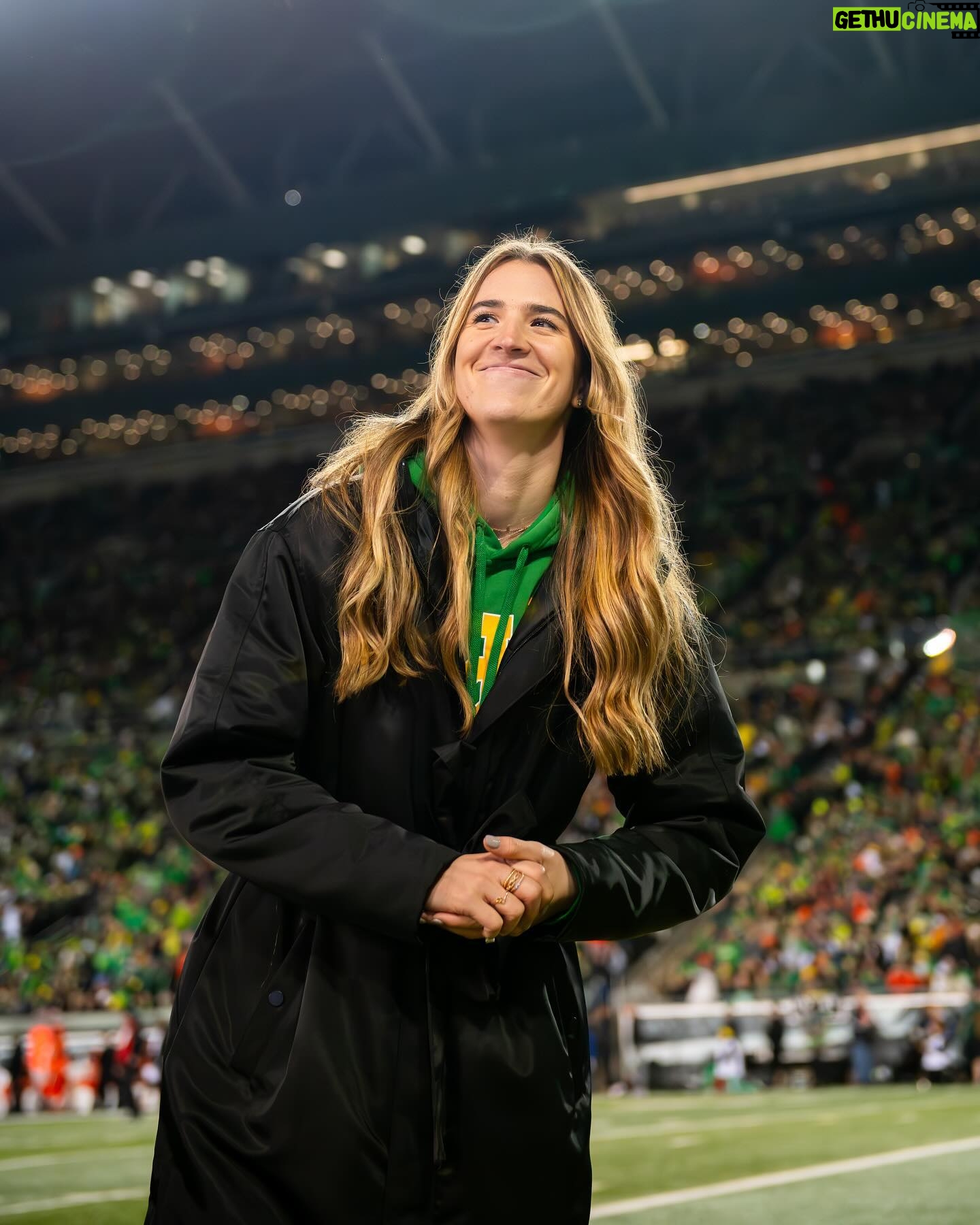 Sabrina Ionescu Instagram – Queen of Eugene. #GoDucks | Gethu Cinema