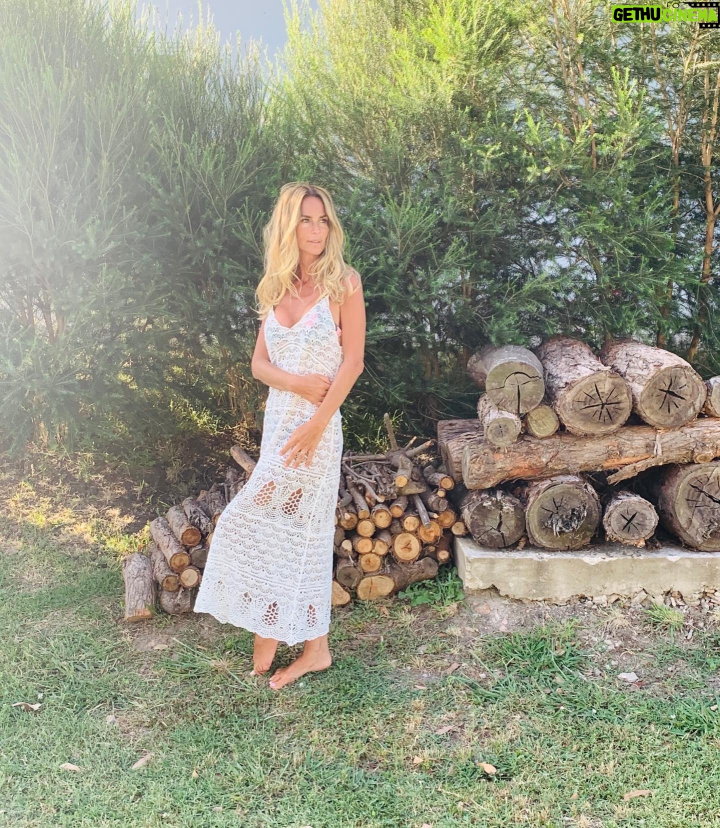 Sabrina Rojas Instagram – Simulando no tener calor | Gethu Cinema