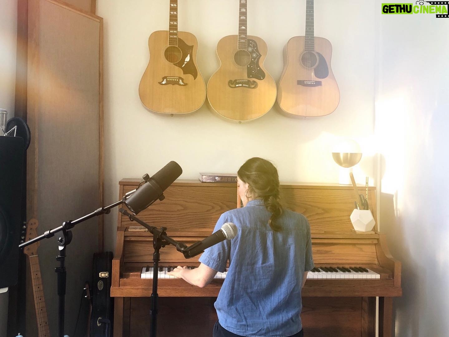 Sarah Levy Instagram – Happy place | Gethu Cinema