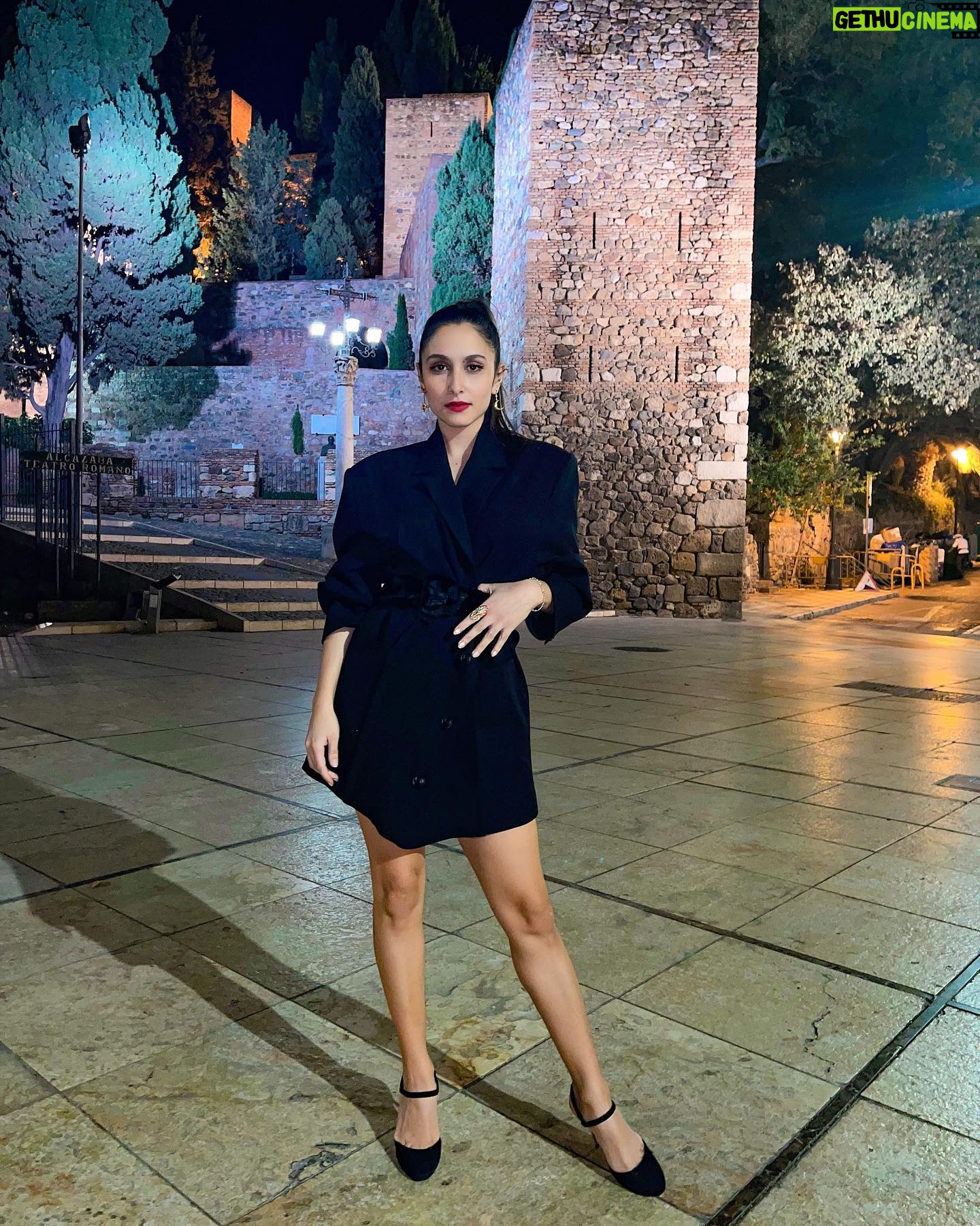 Sarah Perles Instagram – Yesterday’s outfit was bomb @mvpwardrobe ...