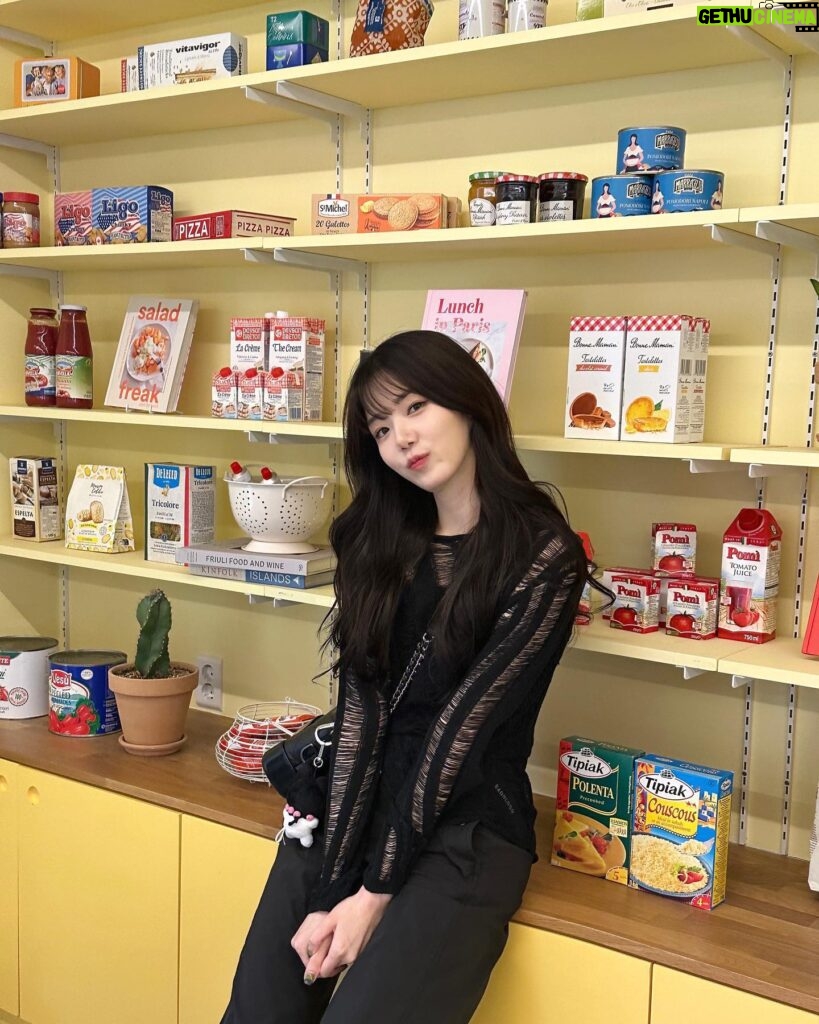 Actress Shin Ji-yeon HD Instagram Photos and Wallpapers November 2023 ...