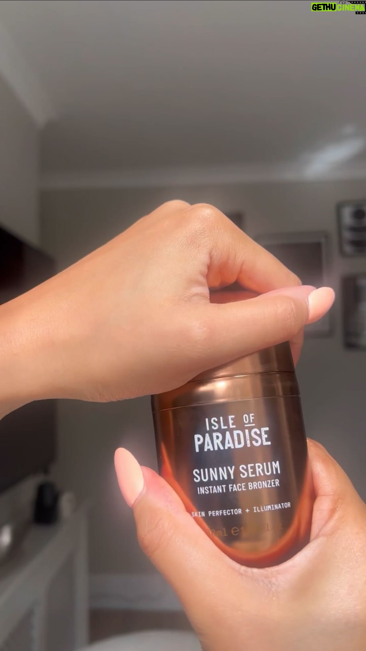 Sophie Piper Instagram – Glowy and bronzed this summer with @theisleofparadise – their new sunny ...