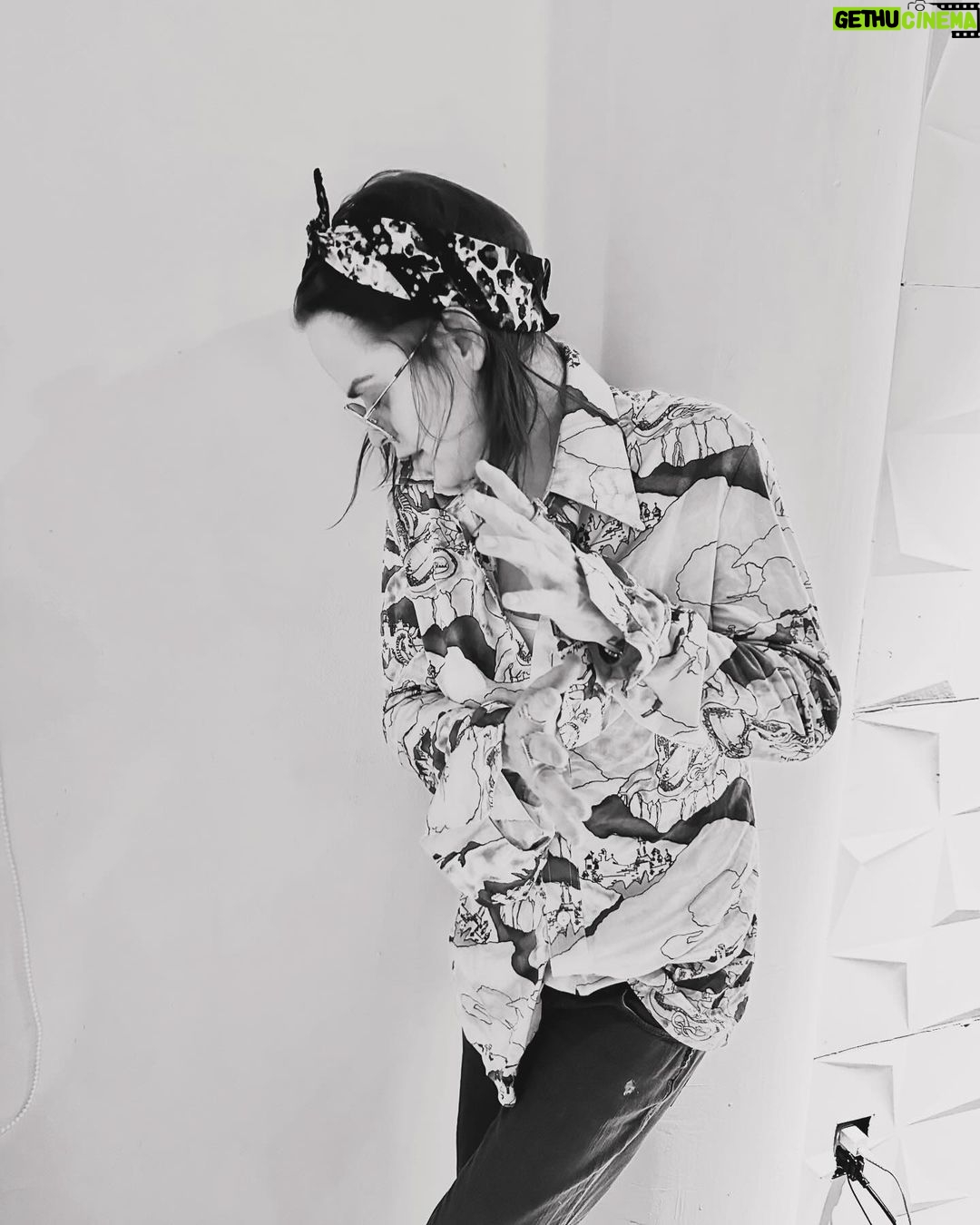 Taryn Manning Instagram – Poser 😁 | Gethu Cinema