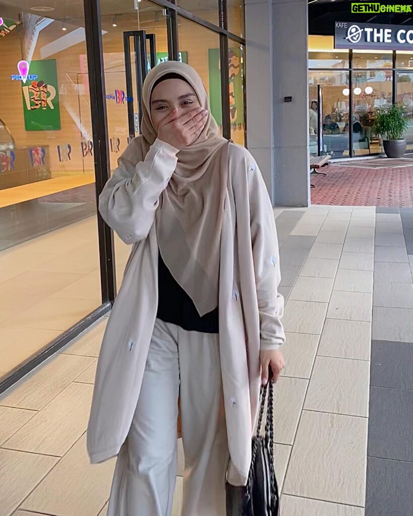 Actor Wan Sharmila HD Instagram Photos and Wallpapers December 2023 ...