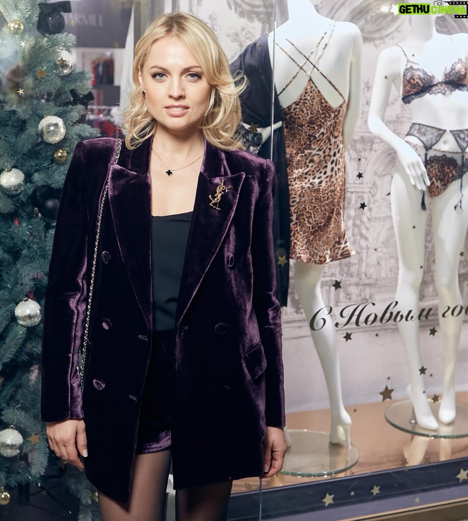 Actress Yanina Studilina HD Instagram Photos and Wallpapers January ...