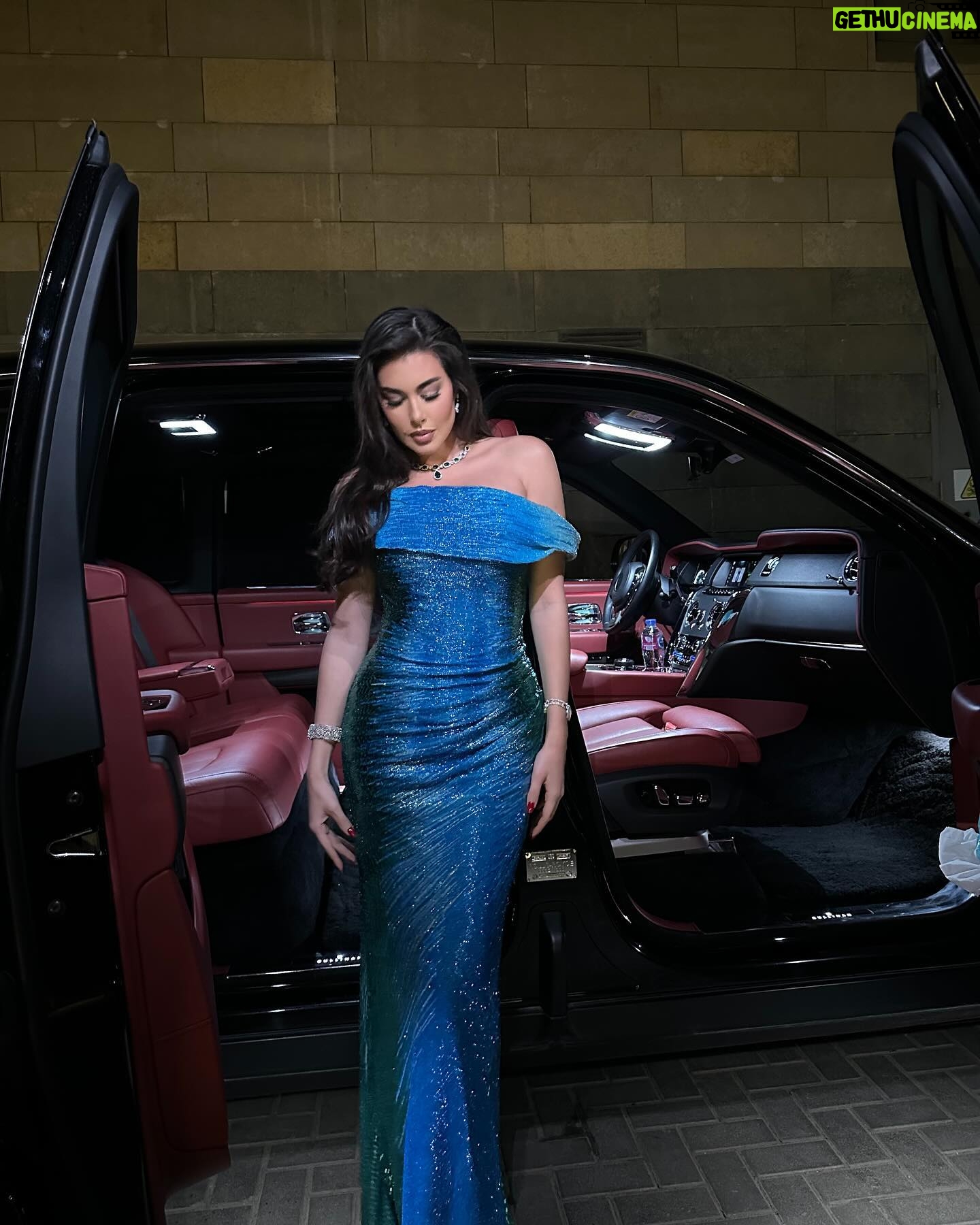 Actress Yasmin Sabri HD Instagram Photos and Wallpapers April 2024 ...