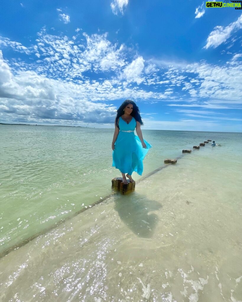 Actress Amanda León HD Instagram Photos and Wallpapers March 2024 ...