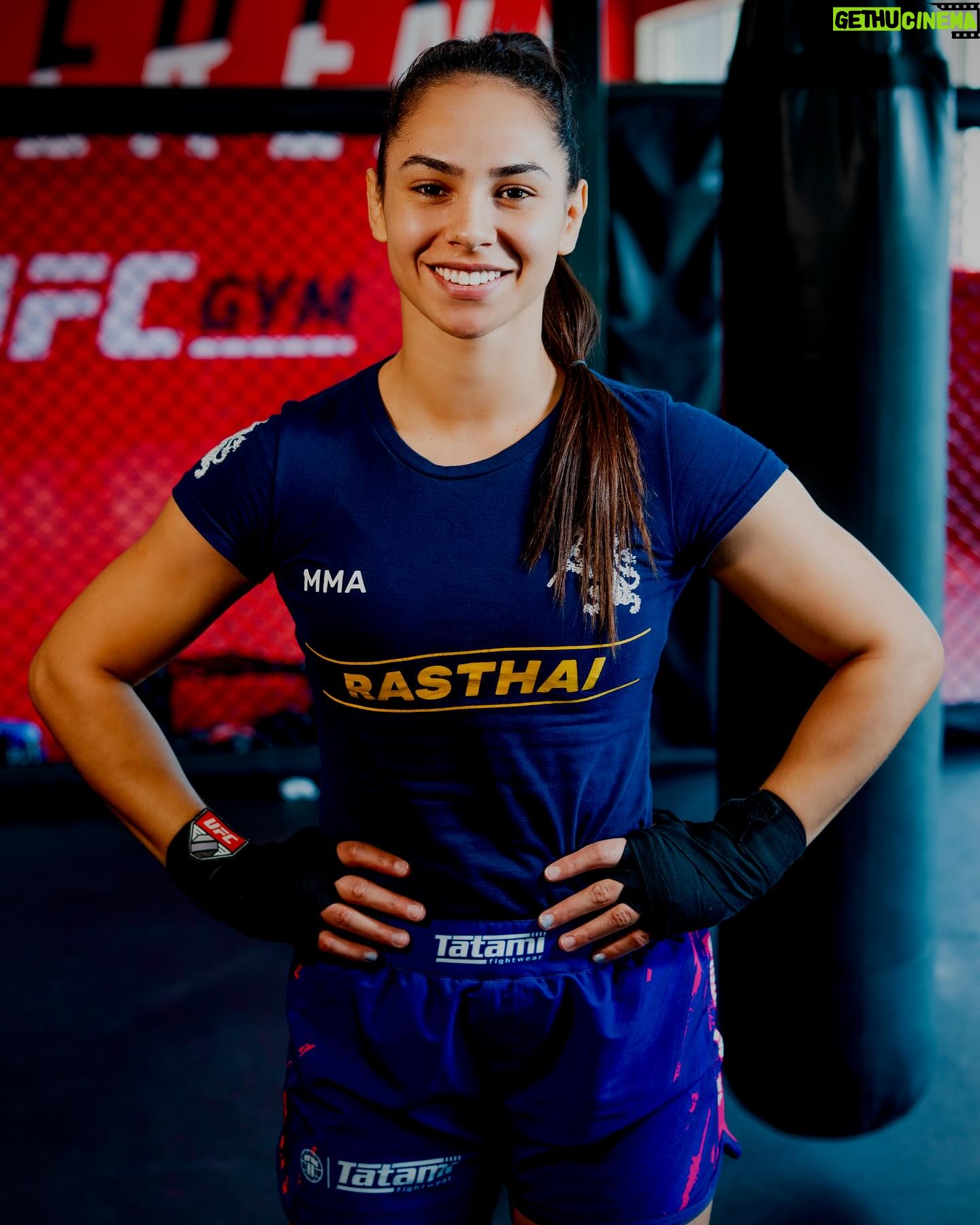 Ariane Lipski Instagram – Have a great Friday people! 🤩👏🏼 Go to ...