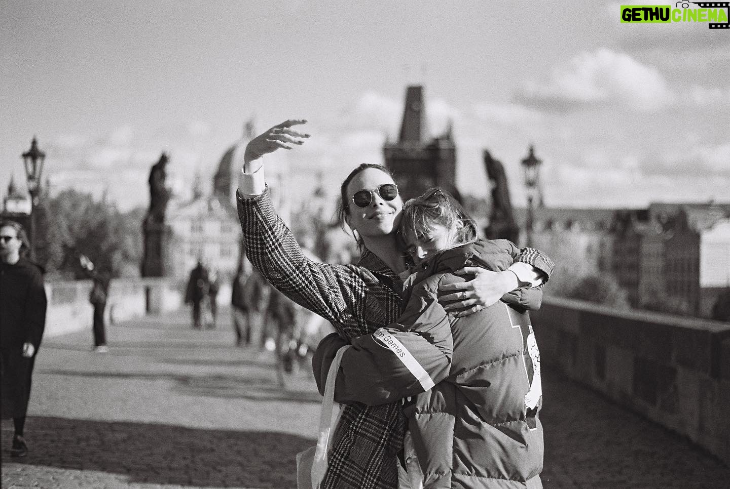 Actress Ashleigh Brewer HD Instagram Photos and Wallpapers December ...