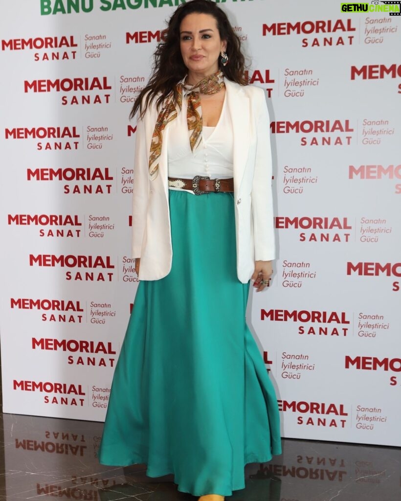 Actress Ayça İnci HD Instagram Photos and Wallpapers August 2024 ...