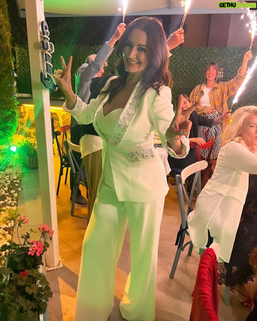 Actress Ayça İnci HD Instagram Photos and Wallpapers May 2024 | Gethu ...