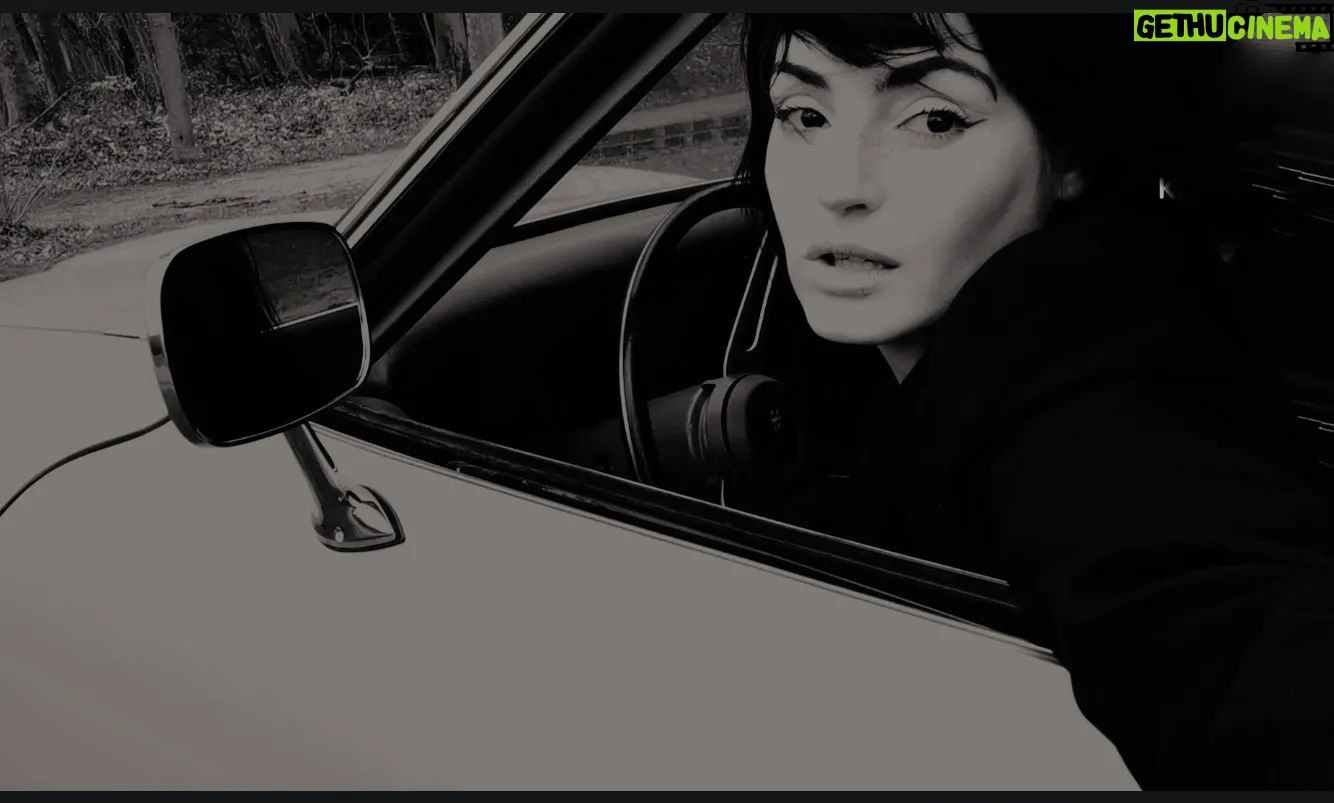 Actress Charlie Vincent HD Instagram Photos and Wallpapers April 2023 ...