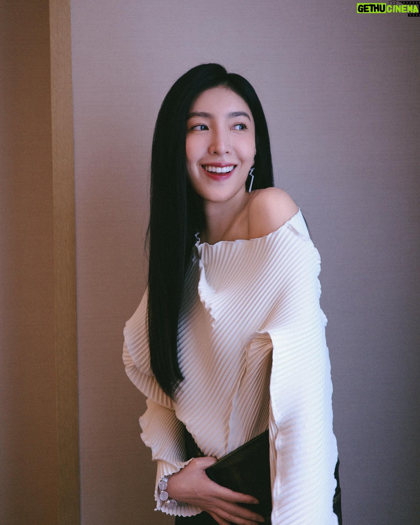 Cheryl Yang Instagram – 收到很多打氣加油的祝福～ 送給有愛的大家 感恩的花花🌹（以及花花我自己） | Gethu Cinema