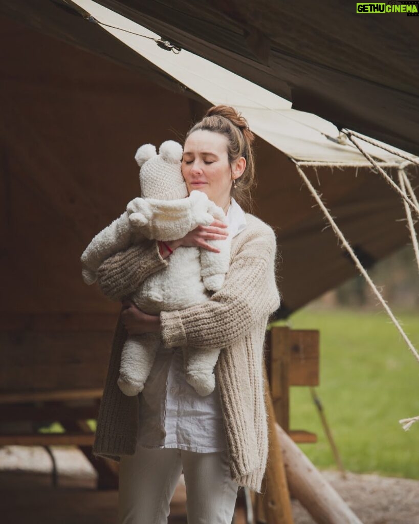 Actress Claire Cooper HD Instagram Photos and Wallpapers June 2023 ...