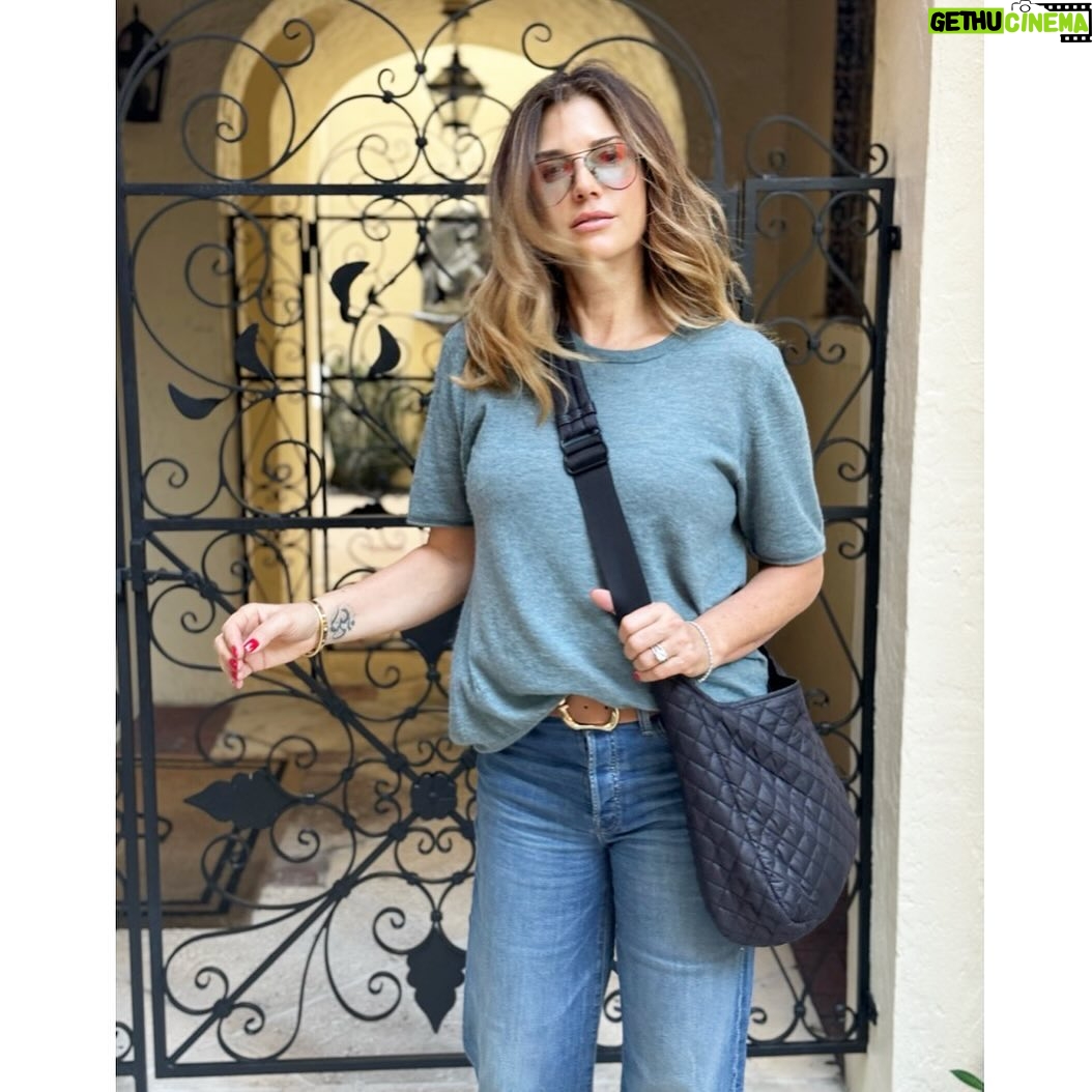 Daisy Fuentes Instagram – Sending happy weekend vibes your way 💙 ...