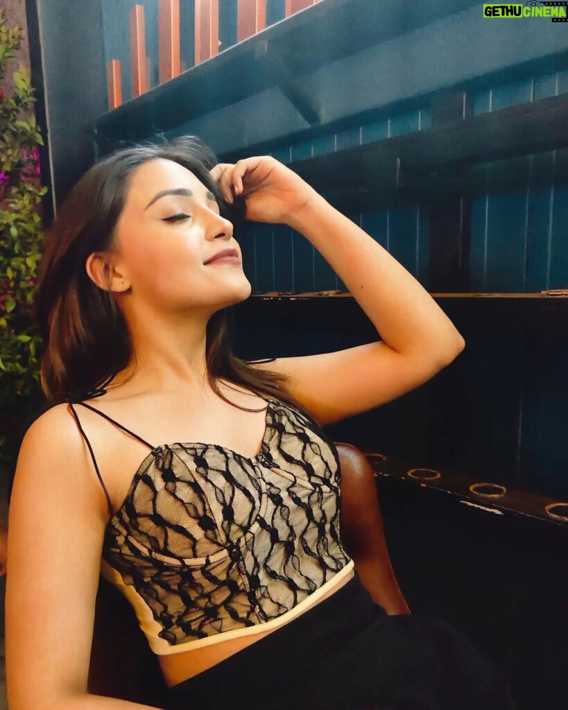 Actress Dharshna Sripal HD Instagram Photos and Wallpapers May 2024 ...