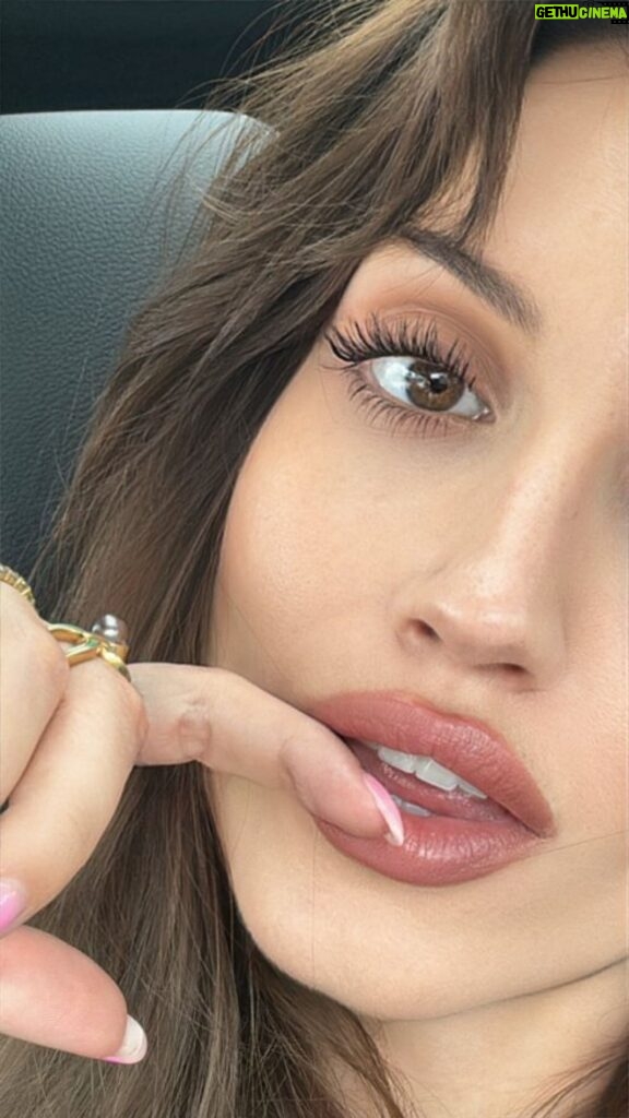 Actress Elizabeth Kopecká HD Instagram Photos and Wallpapers June 2024 ...