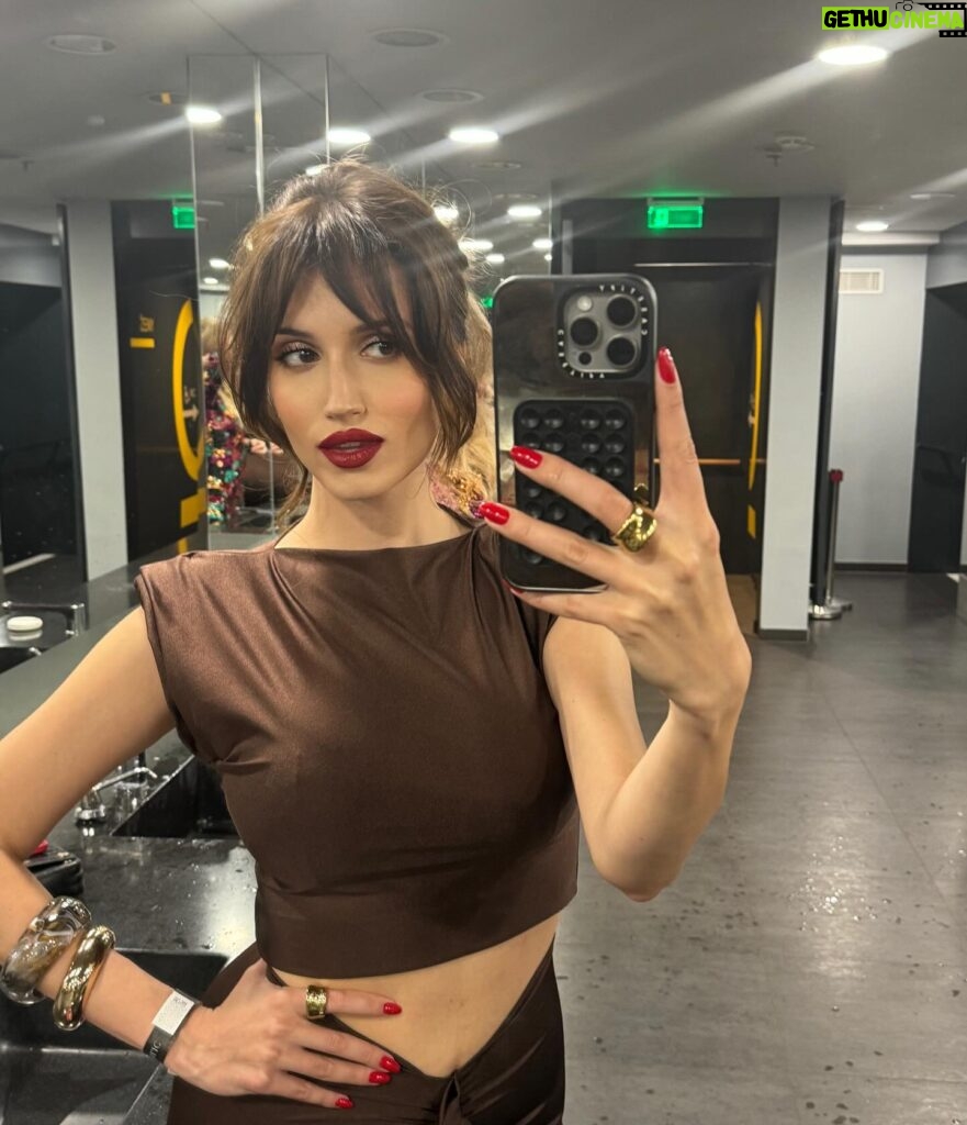 Actress Elizabeth Kopecká HD Instagram Photos and Wallpapers June 2024 ...