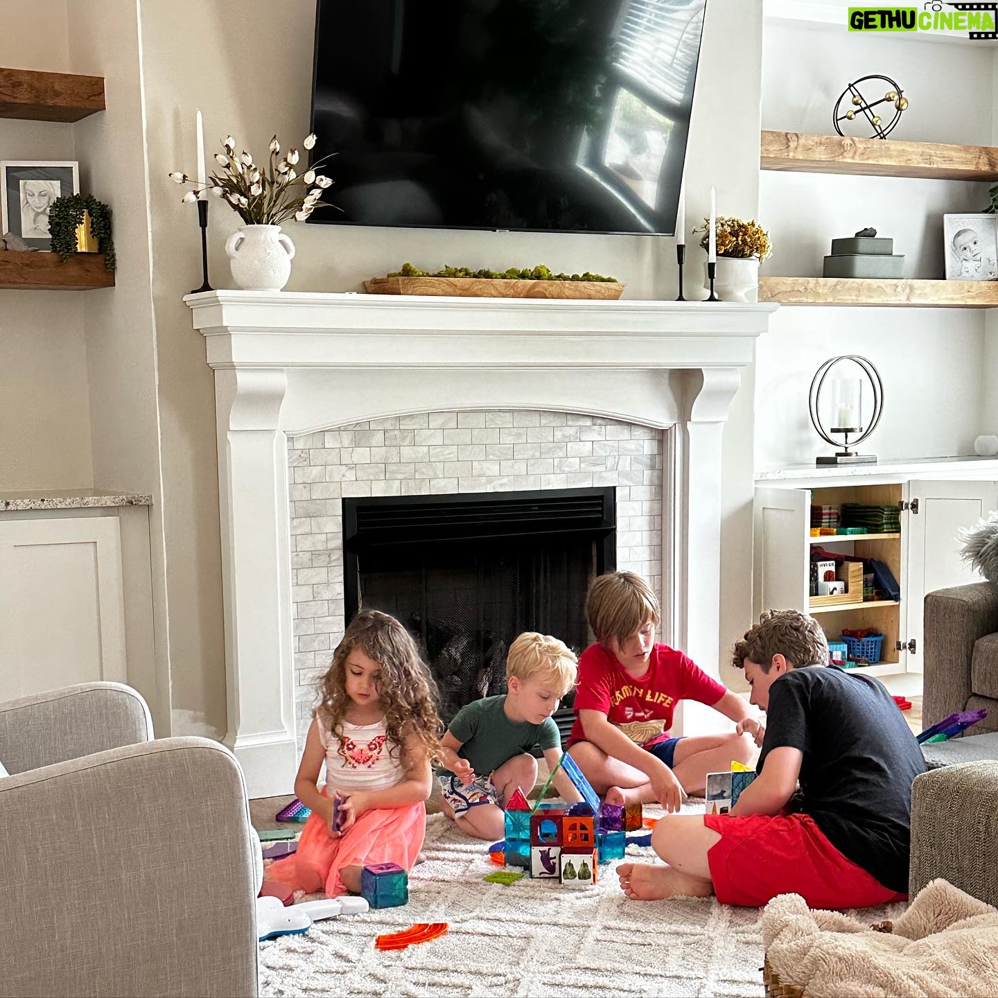 Emme Rylan Instagram – Made it to St. Louis! The kids are so happy to ...