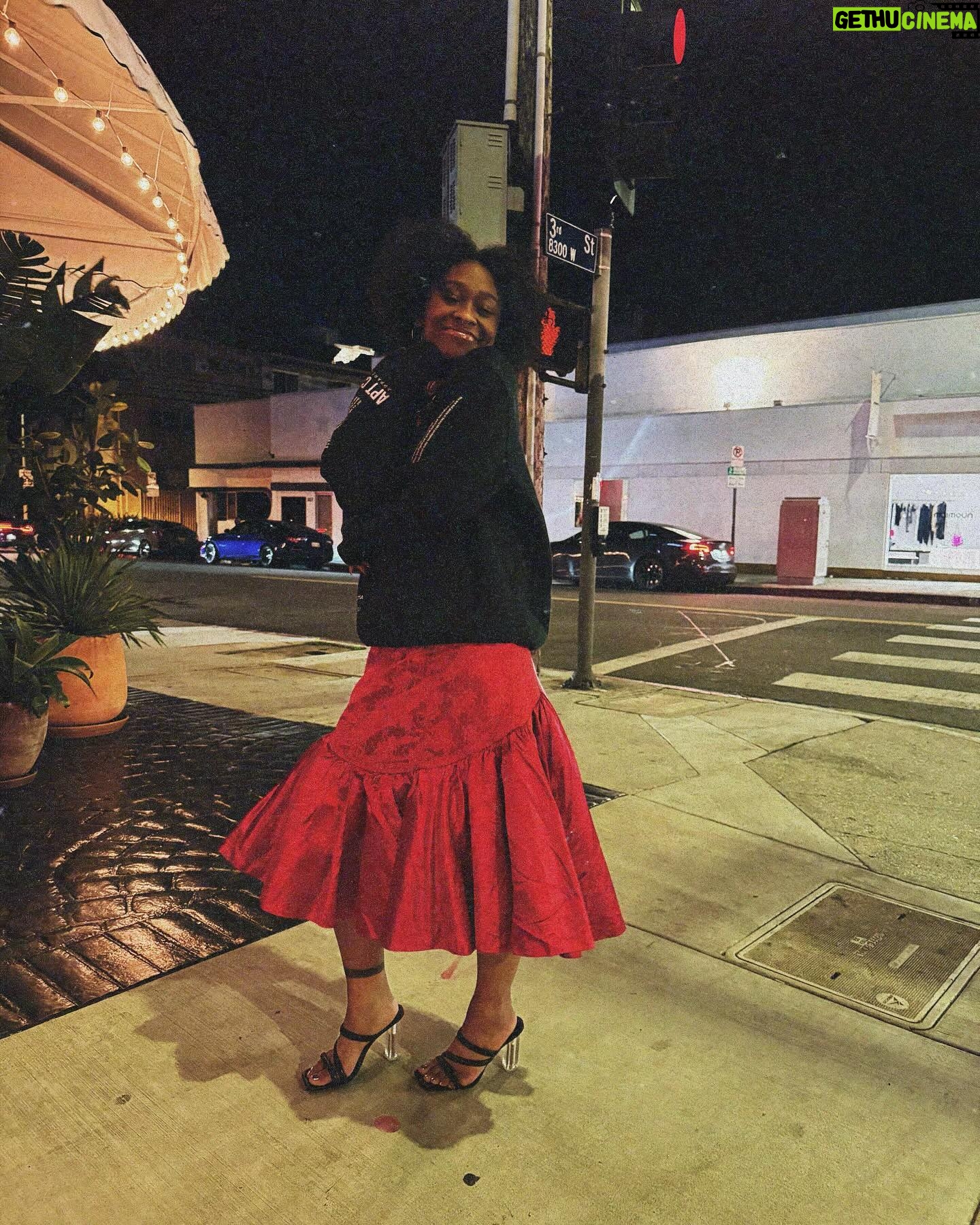 Freddie Ransome Instagram – r&b set closing song: pretty girl rock ...