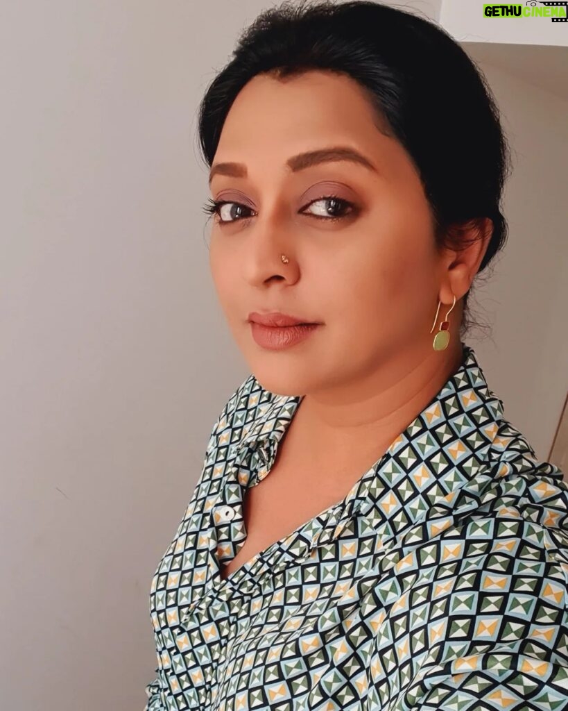 Actress Gayatri Jayaraman HD Instagram Photos and Wallpapers July 2023 ...