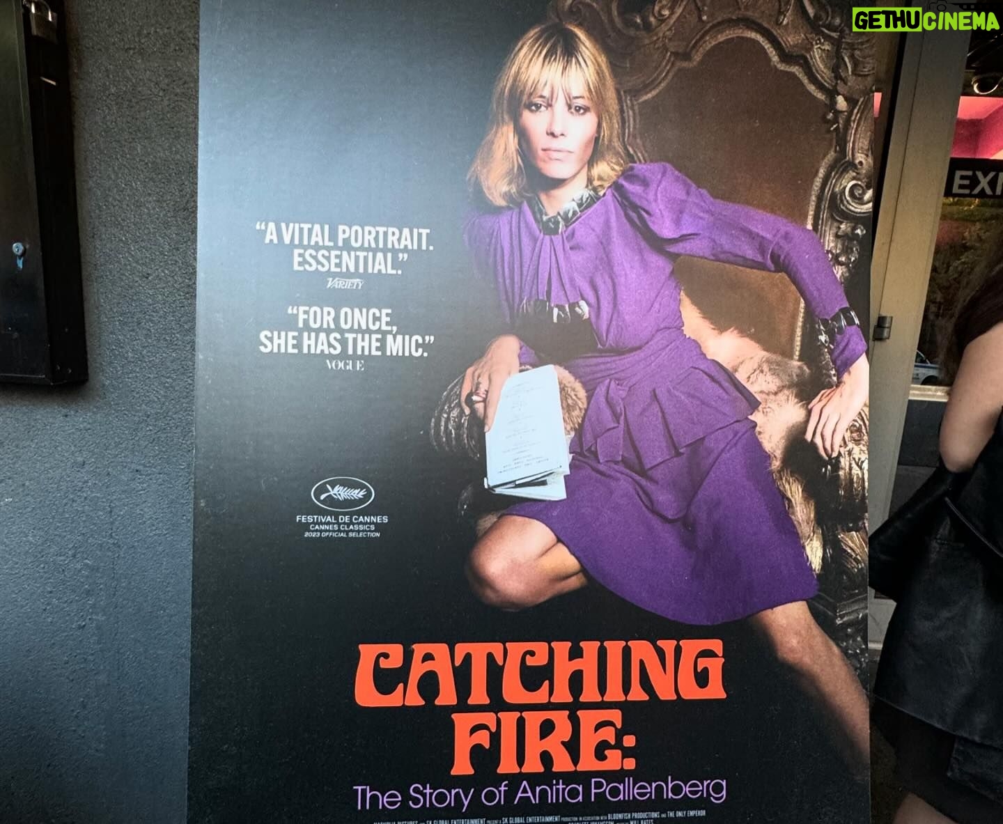 Gina Gershon Instagram – Between 2 Hot Super Talented Chicks….(sigh ...