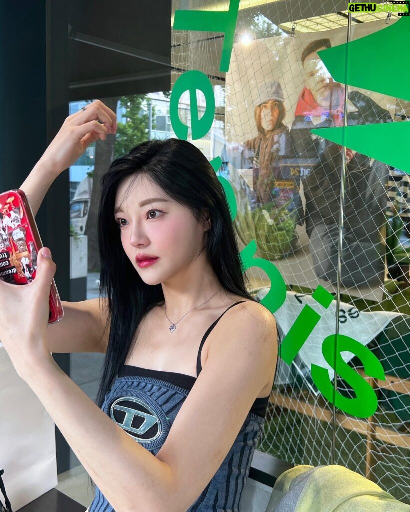 Actress Han Chae-kyung HD Instagram Photos and Wallpapers June 2024 ...