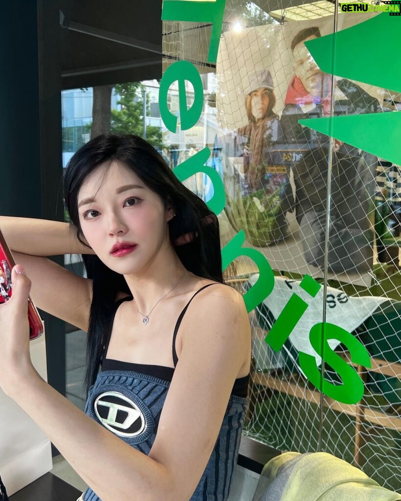 Actress Han Chae-kyung HD Instagram Photos and Wallpapers June 2024 ...