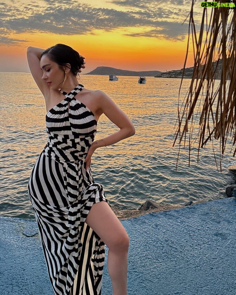 Actress Hande Kaptan HD Instagram Photos and Wallpapers July 2024 ...