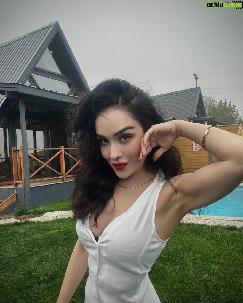 Actress Hande Kaptan HD Instagram Photos and Wallpapers May 2024 ...