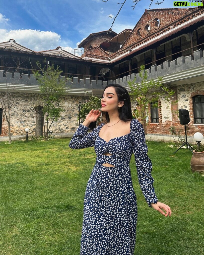 Actress Hande Kaptan HD Instagram Photos and Wallpapers May 2024 ...