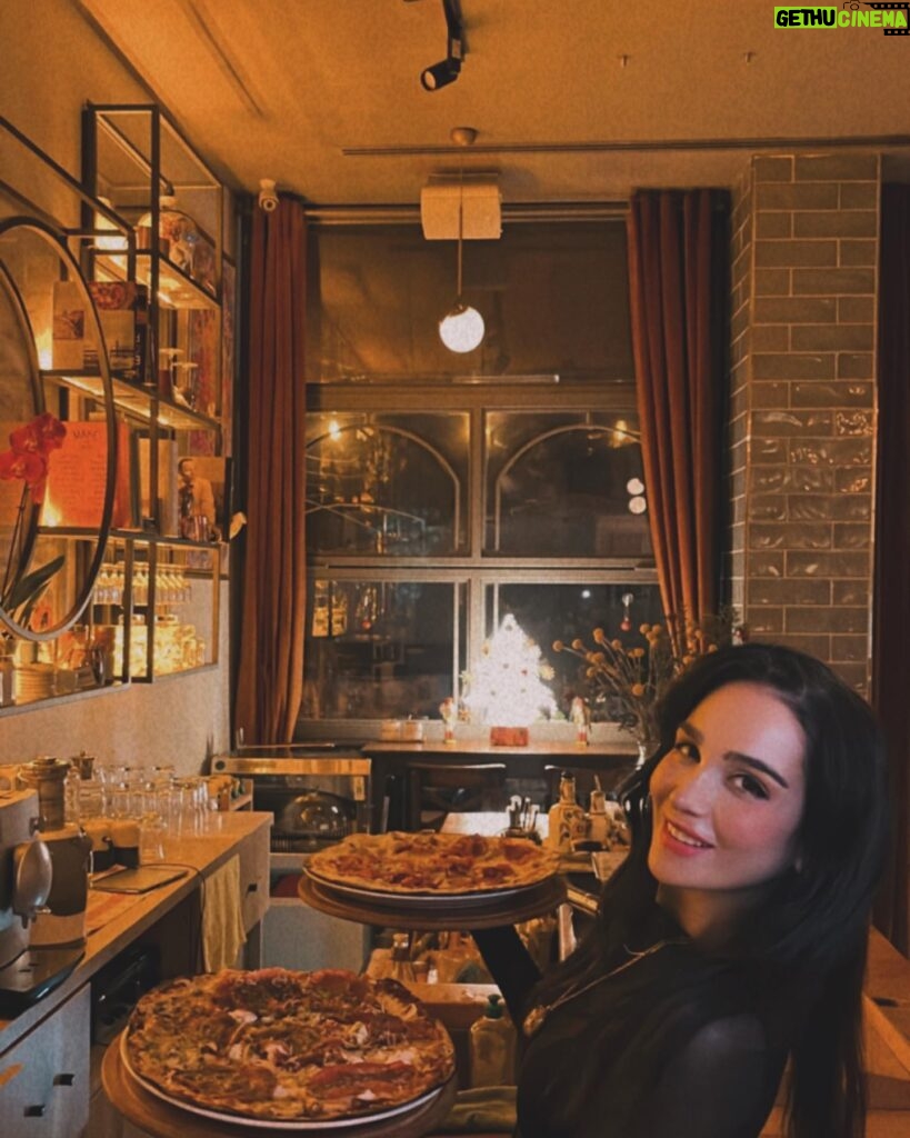 Actress Hande Kaptan HD Instagram Photos and Wallpapers April 2024 ...