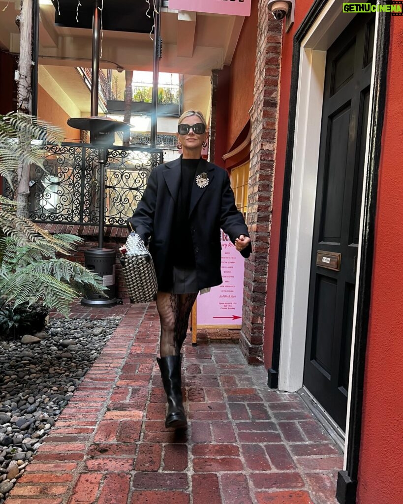 Actress Janet Gunn HD Instagram Photos and Wallpapers February 2024 ...