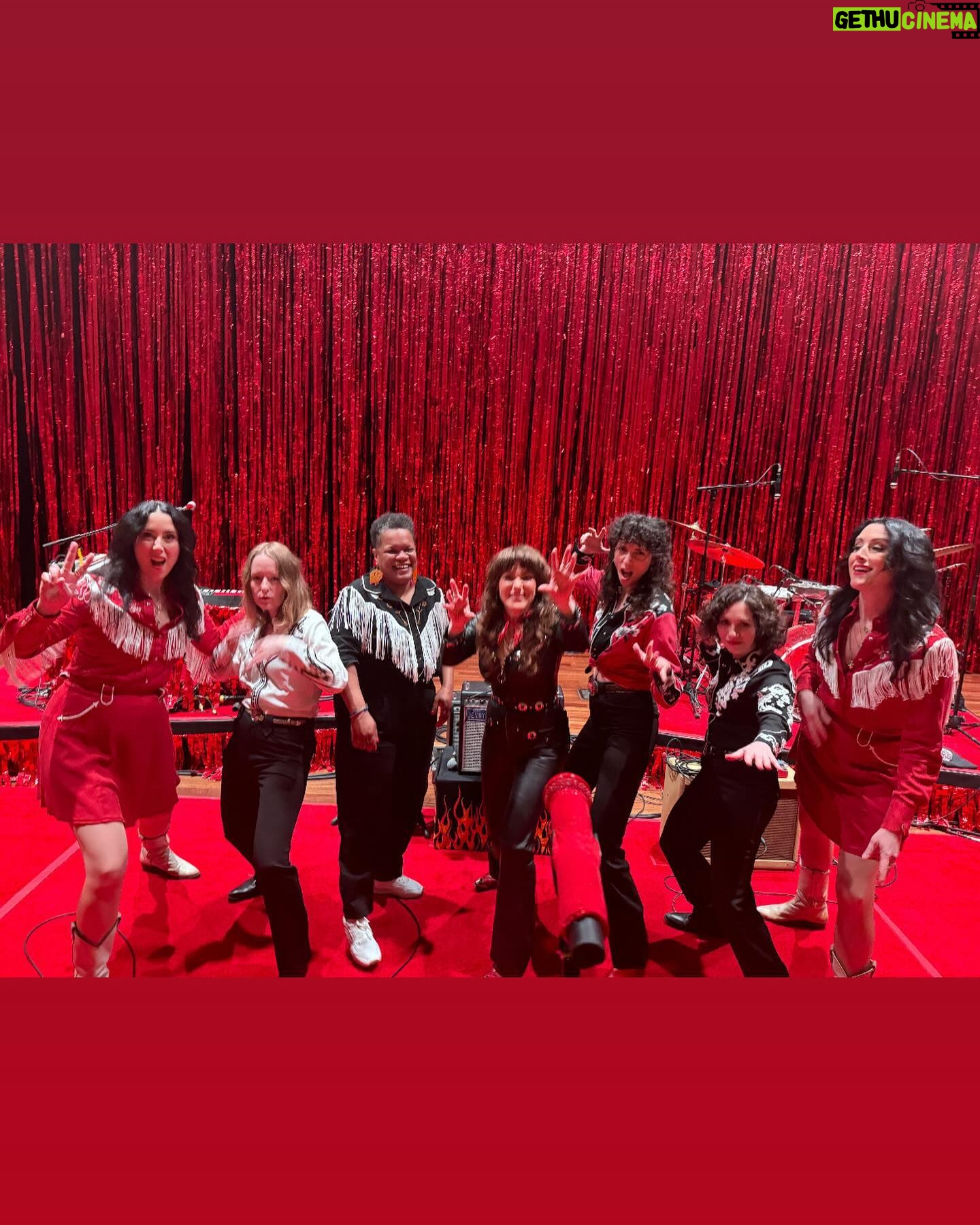 Actress Jenny Lewis HD Instagram Photos and Wallpapers May 2024 | Gethu ...