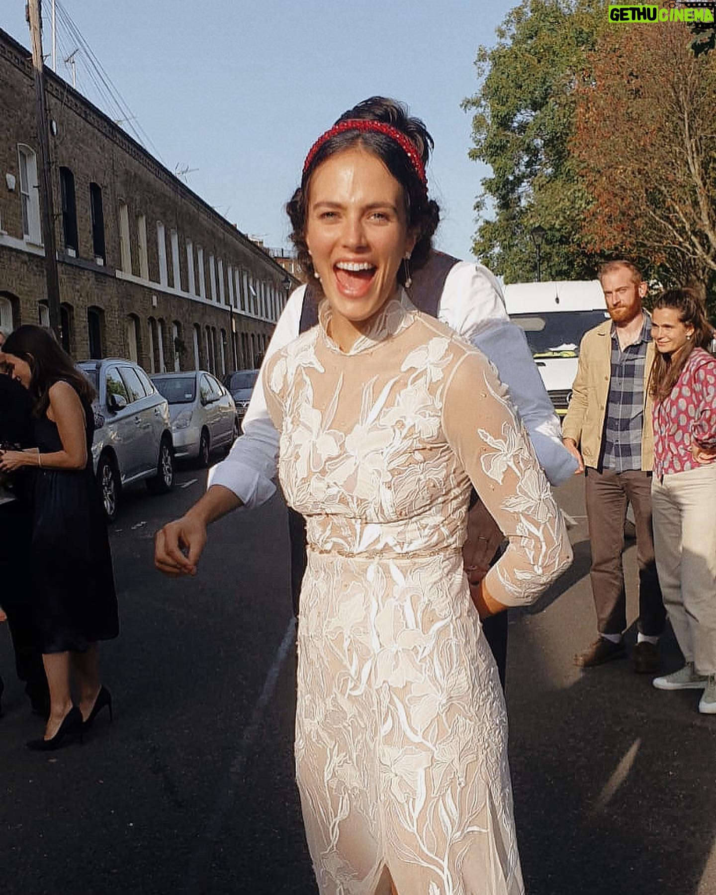 Actress Jessica Brown Findlay HD Instagram Photos and Wallpapers May ...