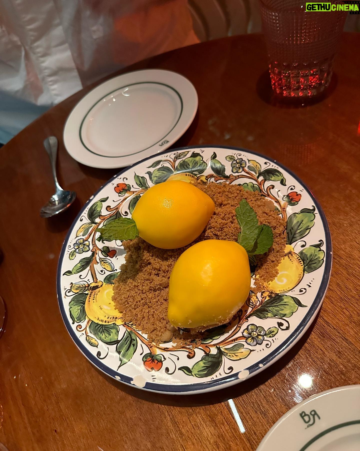 Actress Jessica Keenan Wynn HD Instagram Photos and Wallpapers April ...